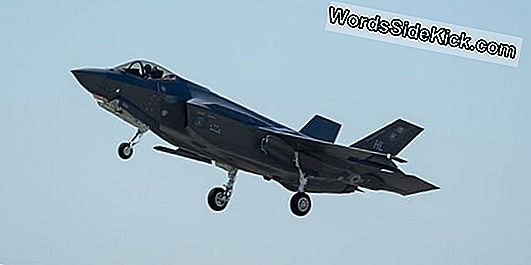 F-35 Fighter Jet Nails Olimpijski Vrijedan Uzlet 'Ski Jump' - 2026 ...
