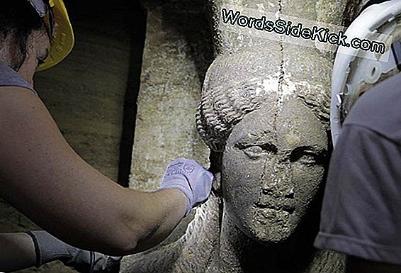 Female Stone Statues Revealed I Antikkens Greske Grav - 2026 | Historie